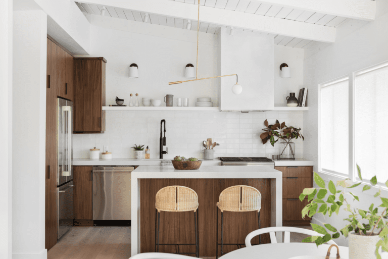 How to pick the right faucet for your kitchen sink - Posh|Chic|Cool