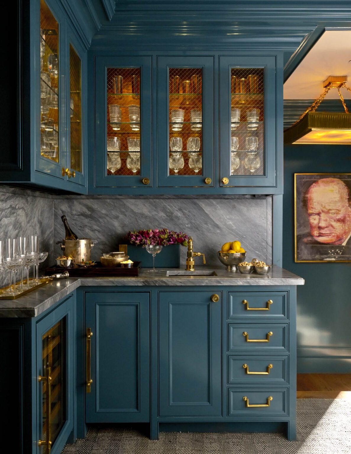 Decorating Glass Kitchen Cabinets: 6 Amazing Ideas to Copy - Posh|Chic|Cool